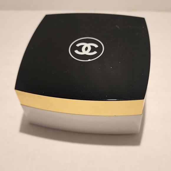 CHANEL | Other | Chanel N5 51oz Empty Powder Box Containerplastic ...